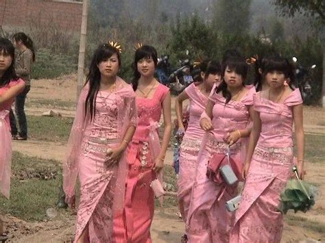 神奇的村子：一半在中国一半在外国，村民天天出国
