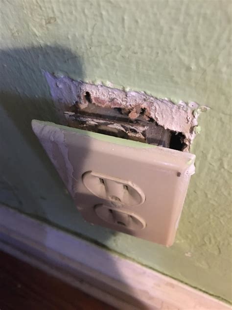 How To Fix This Outlet Fixture R Handyman