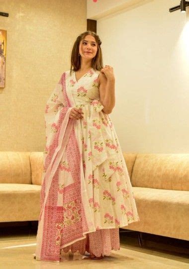 Pin By Savitr On Beautiful Outfits Long Anarkali Gown Stylish Dress Book Indian Fashion Dresses