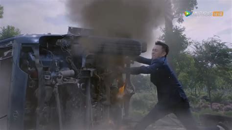 灰姑娘遭遇车祸，霸总用力拉车舍命搭救，扛下致命一击！ 中国电视剧 Chinesedrama Youtube