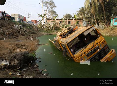 Overloading Image Hi Res Stock Photography And Images Alamy