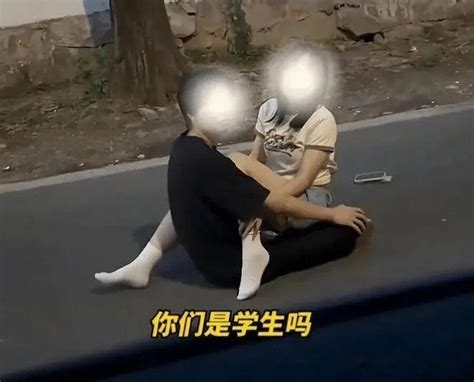 不堪入目，情侣坐马路中间行不雅之事，司机经过吓出一身汗 知乎