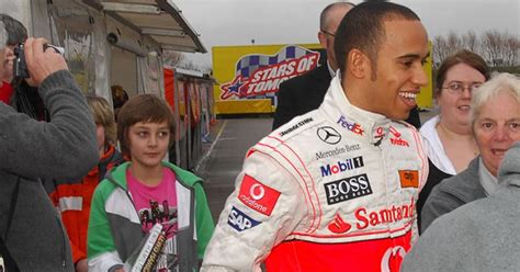 De pedirle un autógrafo a Lewis Hamilton a superarlo en la pista la historia de George Russell