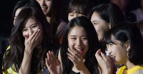포토 트와이스 참을 수 없는 웃음