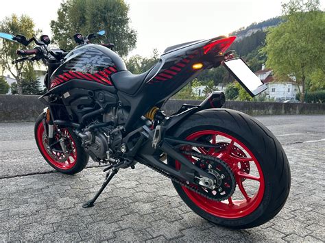 Umgebautes Motorrad Ducati Monster von Motorrad Center Mähr 1000PS de