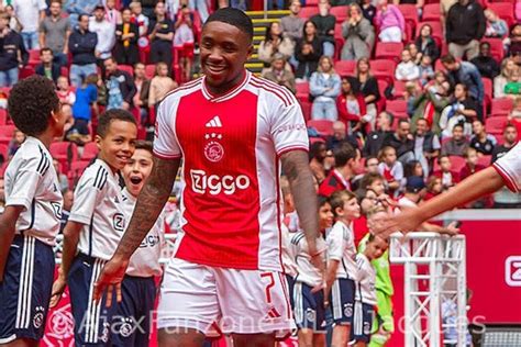 Ajax meldt officieel vertrek van Bergwijn de nodige financiële