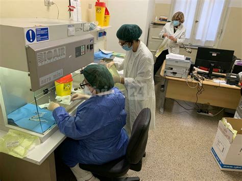 Vaccino Anti Covid In Liguria Al Policlinico San Martino Esaurita La