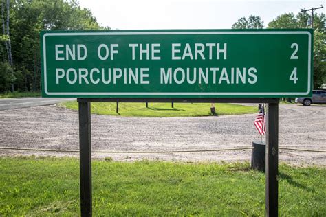 13 Funny Road Signs To See Parade