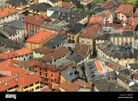 Le village de Varallo Sesia Vue du Mont Sacré de Varallo Sesia Italie The village of Varallo