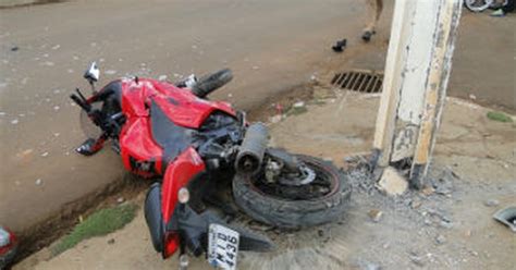 G1 Motorista De Carro Fura Preferencial E Atinge Motociclista Dizem