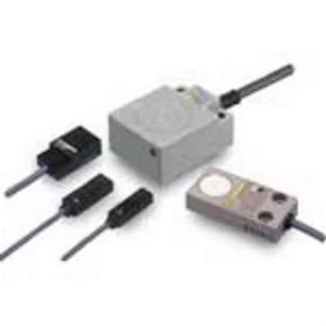 Omron Proximity Sensors Omron E2B Cylindrical Proximity Sensor Series