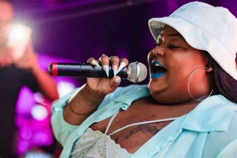 MC Carol Espalha Cartazes Pela Cidade Rosto De Agressor Veja