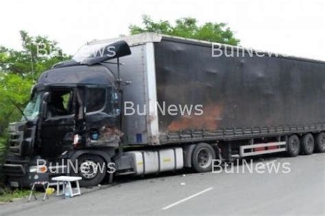 Зверско меле в Боаза Ударили са се камион и автобус