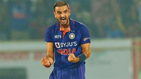 हर्षल पटेल की टी20 विश्व कप में होगी जमकर पिटाई सवाल पर गावस्कर को आया