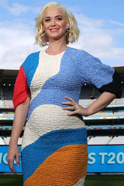 Katy Perry Luce Su Pancita De Embarazo Con Tierno Pijama — Fmdos