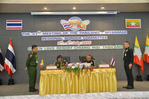ထိုင်းနိုင်ငံတွင် ထိုင်းဘုရင့်ကြည်းတပ်စစ်ဦးစီးအရာရှိချုပ်နှင့် အမ
