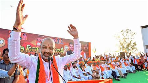 ఓరుగల్లులో దద్దరిల్లిన నిరుద్యోగ మార్చ్ కేసీఆర్ కు బండి సంజయ్