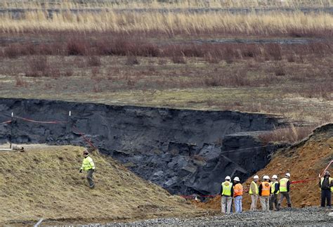 82000 Tons Of Coal Ash Spill From Plant Into North Carolina River