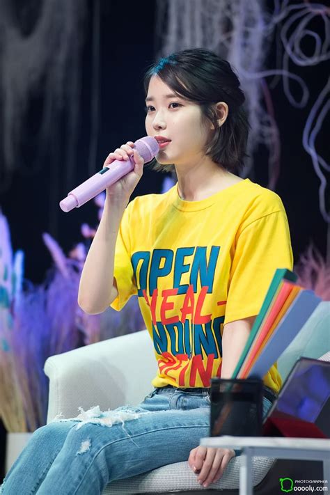 Doooolycom 20170421 아이유 정규4집 팔레트 음악감상회 단발 연예인 패션