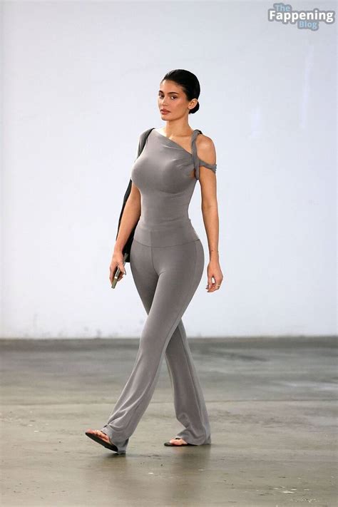 Kylie Jenner Dress 14 Photos The Fappening Stars