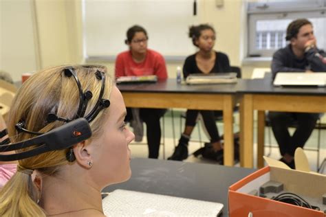 Your Brain Waves May Show Whether Youre Paying Attention In Class