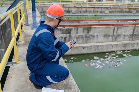 Engenheiros Mecânicos De Técnicos De Manutenção De Estações De água