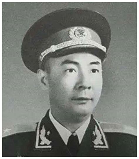 1973年他接替吴法宪担任空军政委，55年授少将，1975年却被免职傅传作时期将军