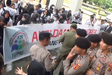 Ini Permintaan Guru Honorer Di Jambi Saat Unjuk Rasa Antara News
