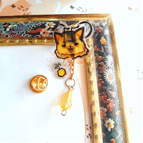 Queen Bee Kitty Brooch Pin Cosplayph