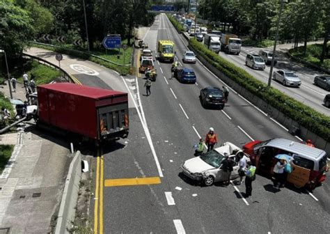 龍翔道5車相撞釀6傷 貨車剷上行人路 全線一度封閉