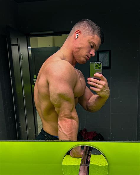 Bodybuilder Valentin Semler Monday Xyz