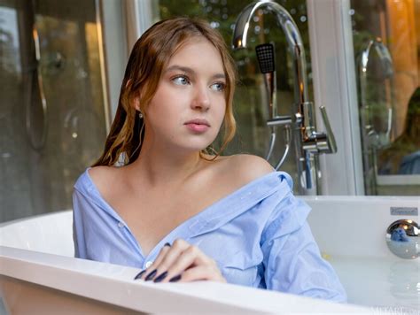 Presenting Nikoletta Metartpresenting Nikoletanikoletahigh0020