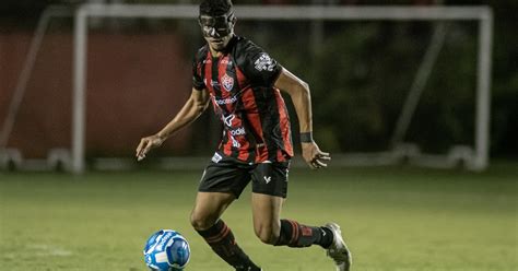 Com Lesão Na Coxa Lateral Esquerdo Do Vitória Está Vetado Do Jogo