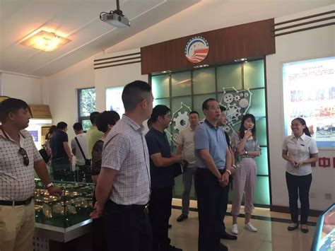 武汉烽火集团来万贯实地考察 交流学习