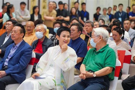 李鹏女儿李小琳个展在京举行，数百名流赞 诗书画三绝” 星岛环球网