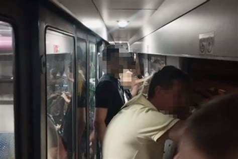 Влакът София Бургас закъсня 3 часа пътници стояха прави натъпкани в