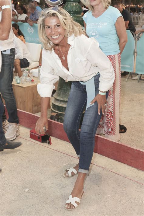 Photo Elle a d abord commencé par faire des injections de Botox puis