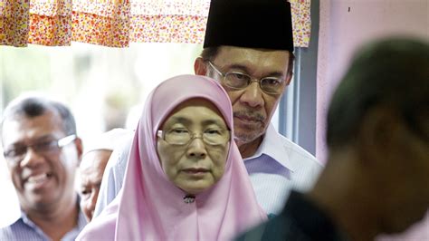 Jailed Malaysian Opposition Leaders Wife Wins His Seat Malaysia News