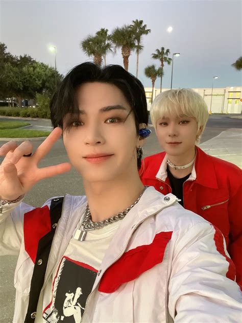 Omega X Official On Twitter 📸 겸이 And 체리의 셀카타임 ️ 날씨도 좋은데 미모까지 열일 중😍