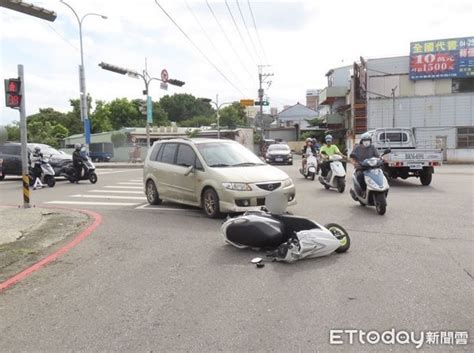 女騎士「鑽不過」撞上右轉休旅車重摔！駕駛沒讓也有事 Ettoday社會新聞 Ettoday新聞雲