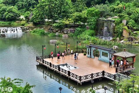 云浮天露山禅龙峡 天露山禅龙峡位于中国禅都广东省新兴 傻大方