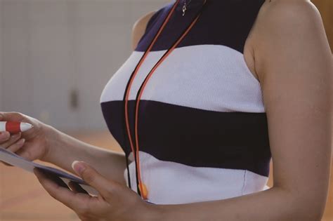 揉みしだきたい巨乳ニットの女たち アダルト動画 ソクミル