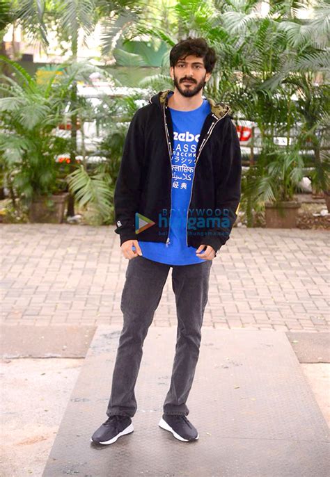 Esha Gupta And Harshvardhan Kapoor Grace The Reebok Fall Winter 18