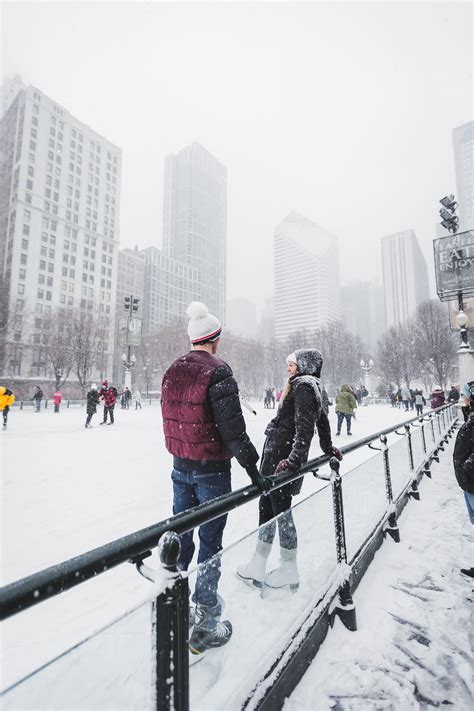 무료 이미지 동결 대기 현상 눈보라 겨울 폭풍 대도시 지역 하늘 관광 여행 장난 시티 휴양 보행자 얼음 거리 휴가 Playing In The