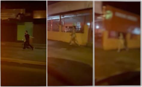 Hombre Roba El Celular A Su Novia Y Ella Lo Persigue Desnuda Por La Calle CABLENOTICIAS