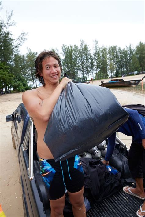 รู้จัก ทราย สก๊อต ทายาทสิงห์ มนุษย์เงือก ผู้ว่ายน้ำกว่า 30 กม อ่าว