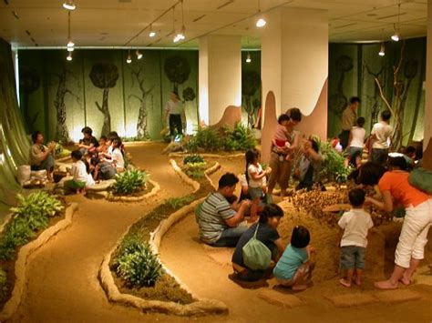 흙을 만지면서 자연을 체험한다