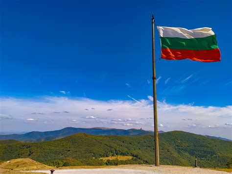 Фолклорни песни и танци от България 24х7