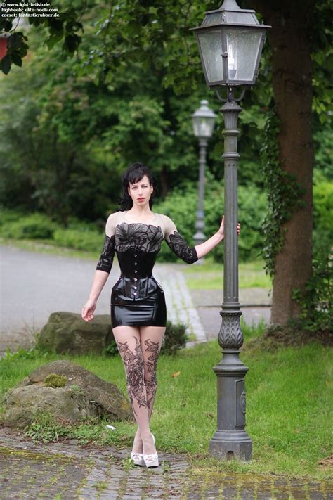 Lady Pantera Latex Telegraph