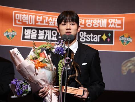 1년 만에 ‘프로→英 진출→a매치 데뷔 광폭 행보 영광스럽다 더 잘해서 주목받겠다”
